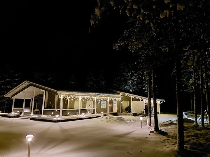 Talo/huvila Luonnonkeskellä Lähellä Palveluja - Finland