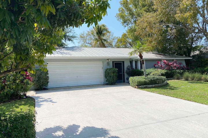 Beautiful House 5 Minutes From The Beach - Bonita Springs, FL