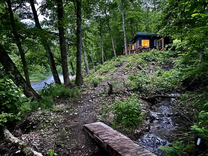 Design-forward Riverfront Cabin On 120 Acres - Red Hook, NY