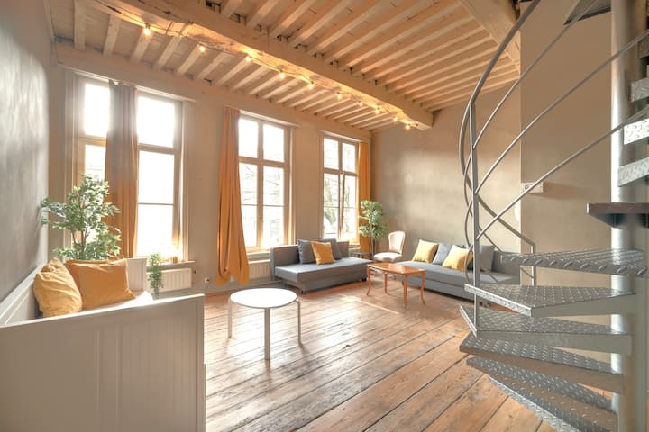 The Charming Hendrik Square Duplex - Antwerp, Belgium