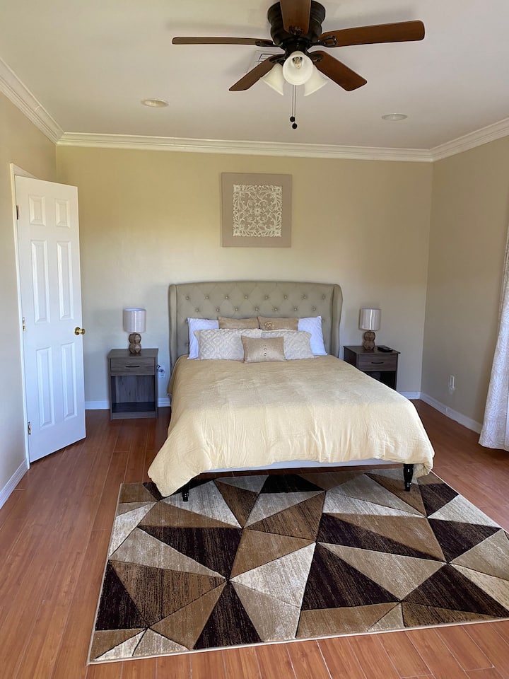 Deluxe 1 Bed/1bath Suite With Kitchen - Freeport