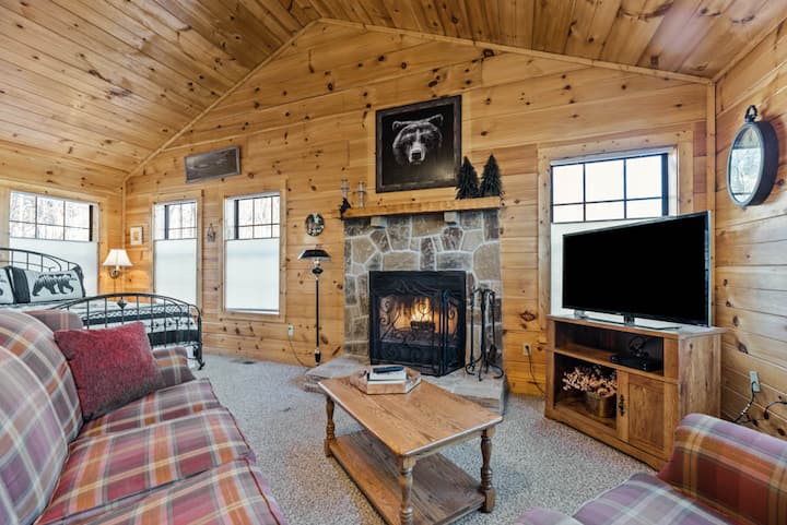 Knotty Pine Chalet Min. From Gsnp & Gatlinburg - Gatlinburg, TN