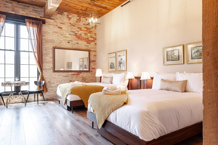 The Wallace Suite - - Stratford