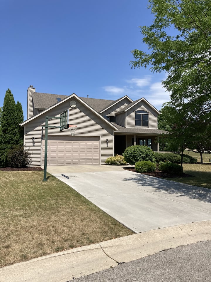 The Executive Home Away From Home - Kenosha, WI