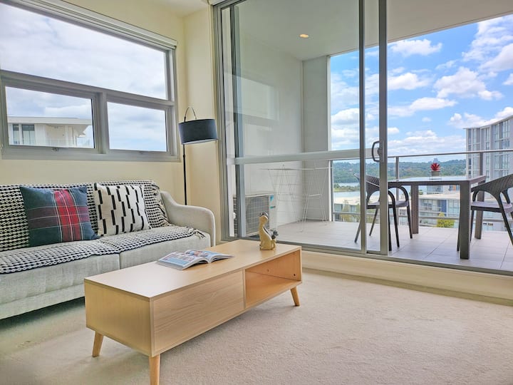 Lovely Home At The Waterfront With Park And Shops - Sydney