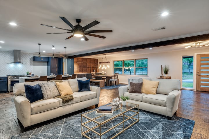 The Corner House- 5 Bed/4 Bath Home In Dallas - Dallas, TX