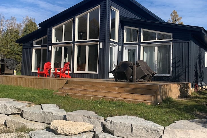 Lake Huron Waterfront Year Around Cottage - Bruce Peninsula