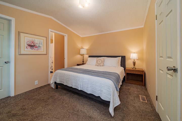 Cozy Family & Pet Friendly~3 Beds/2ba All-parkpass - Travelers Rest, SC