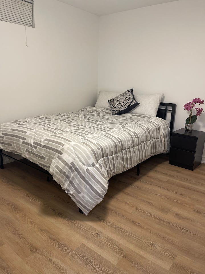 Cozy Two Bedrooms Apartment Basement - Ontario