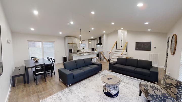 Modern And Cozy 4-bedroom Home - Chattanooga, TN