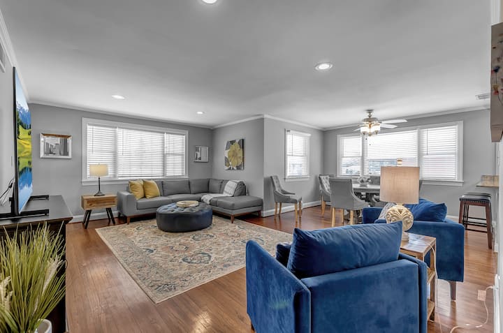 Meticulous Main St Ranch 3 Bd Lux Apt Front Unit - Akron, NY
