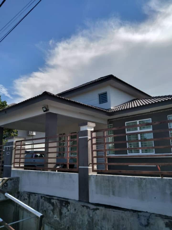 Banglo With 3 Bedrooms At Taman Senimas Kuala Pila - Kuala Pilah