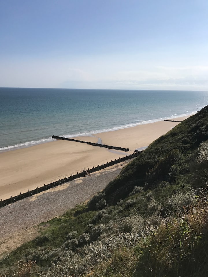 Hidden Cliff Top Cottage With Sea Views - Cromer