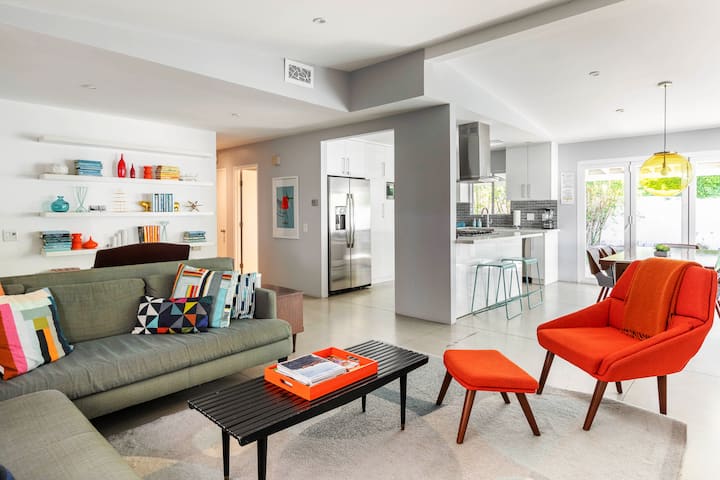 Beautiful Midcentury Oasis - Palm Springs, CA
