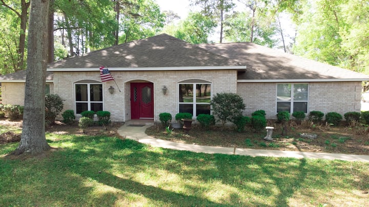 Romantic French Country 10 Acre Ranch W Pool - The Woodlands, TX