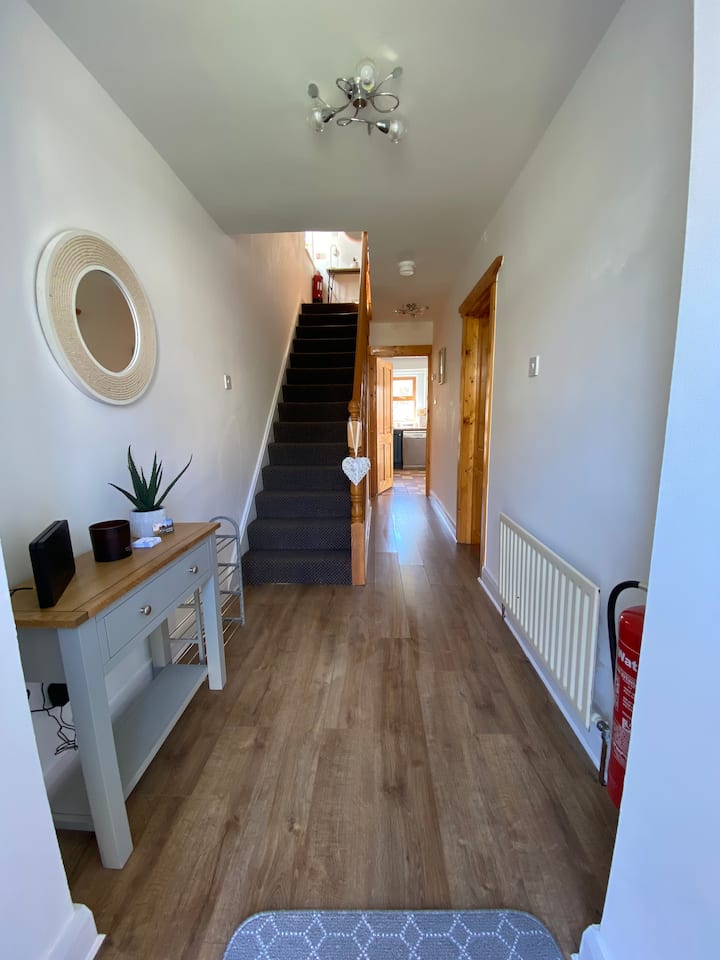Cosy Home From Home Three-bedroom House - Portstewart
