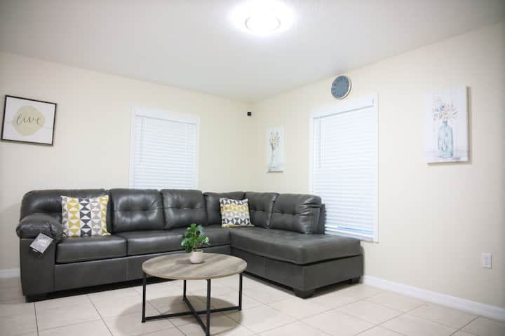 Cheerful Queen Master- Suite W/ Private Lavatory - Lakeland, FL