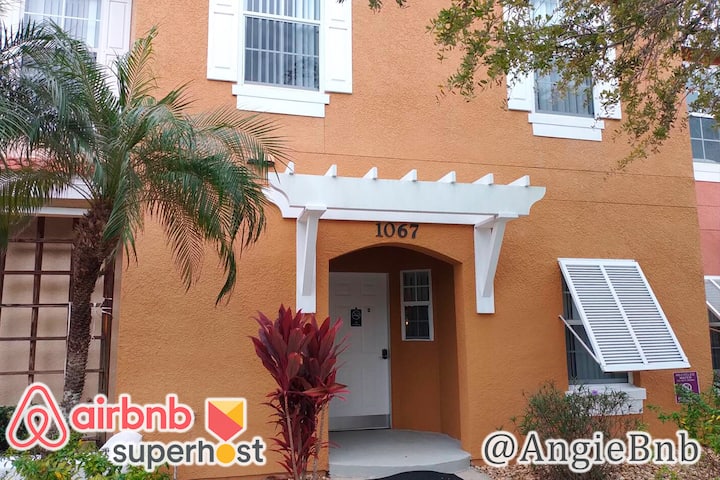 Roomy 3-bed/2.5-bath Townhome - Disney - Kissimmee, FL