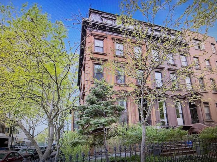 Great Clinton Hill /Fg Unit With Private Yard. - Brooklyn