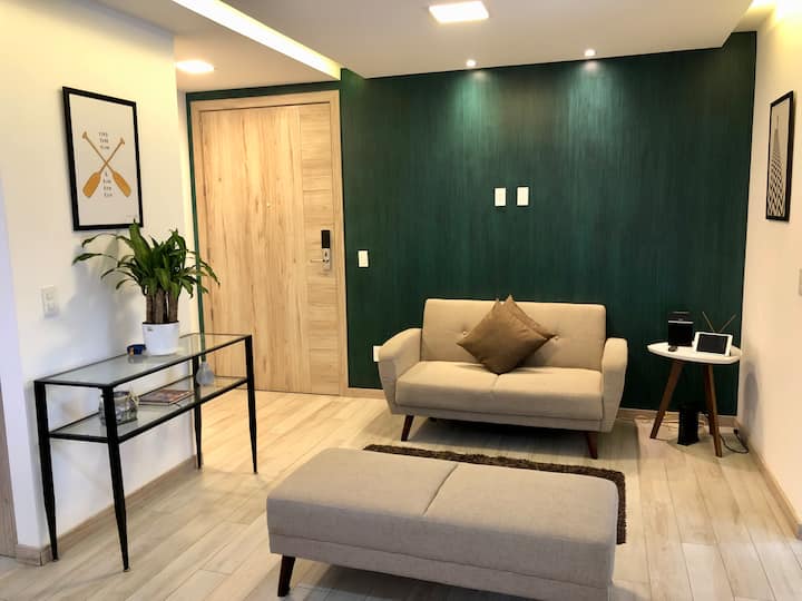 Suite, A Una Cuadra Del Parque La Carolina. - Quito