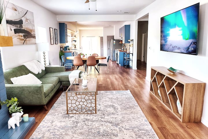 Urban Retreat: 2 King Suites + Bunks, Walk To Park - San Antonio
