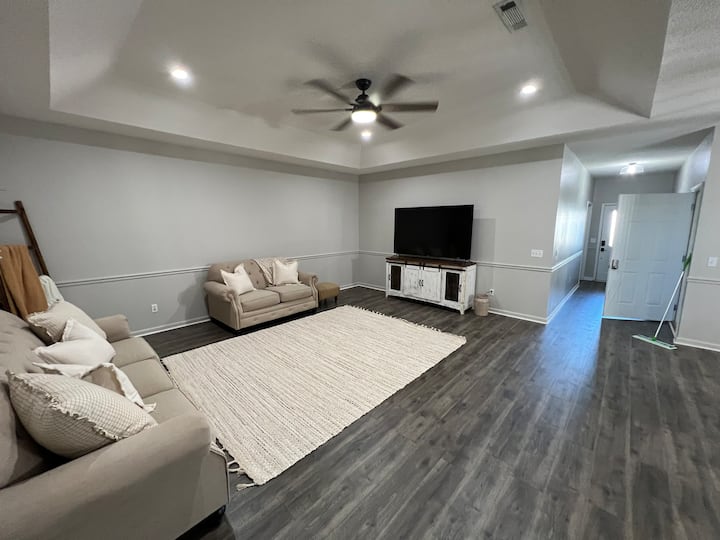 1500 Sqft Townhouse | 5 Mins From Fort Rucker - Lake Francis, Enterprise