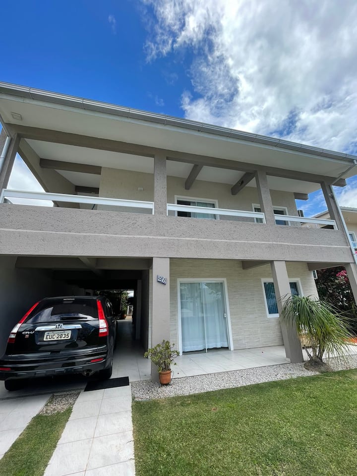 Casa Na Praia De Palmas Com Piscina - Governador Celso Ramos