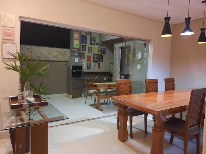 Central,amplo,arejado E Com áRea De Churrasqueira. - Uberaba