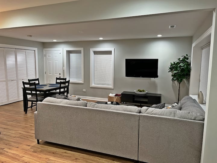 Modern Retreat Near I-94 - West Pullman - Chicago