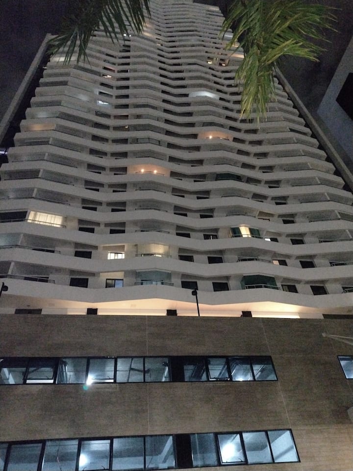 Flat Encantador Com Piscina E Academia - Bahia (estado)