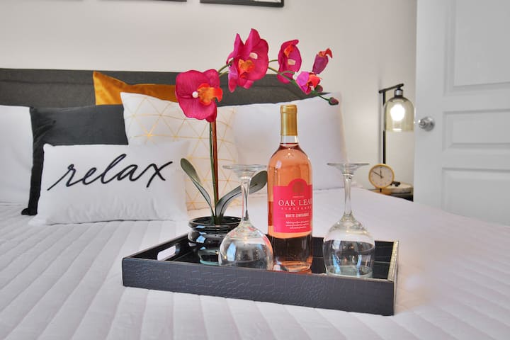 Top Floor Oasis_kingbed+5minsfromrodeotx/free Pkng - Houston, TX