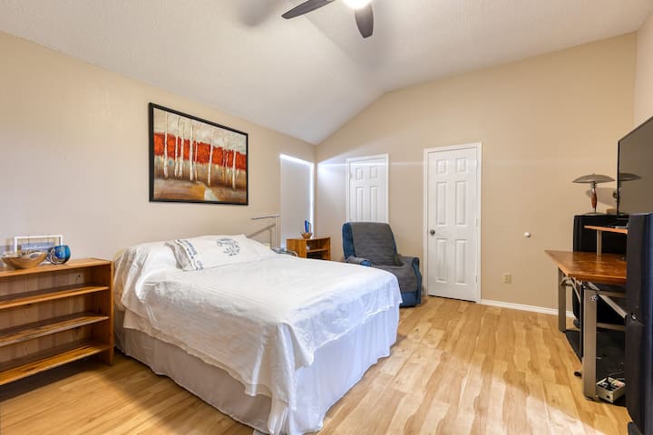 Large Private Rm For 2 Guests W/ Private Bathroom - McKinney, TX
