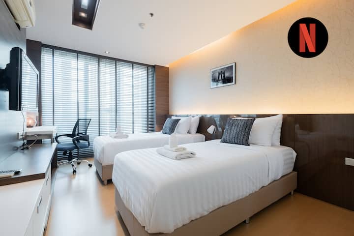 Asoke 100 Sqm. 2br W/walk In Closet&pool-5min Mrt - Bangkok