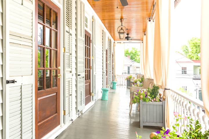Historic 5bd Downtown W. Porches + Shared Gym - Charleston, SC