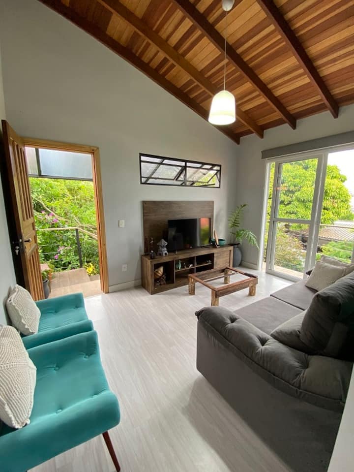 Casa Aconchegante, 2 Quartos Com Ampla áRea Verde - Curitiba