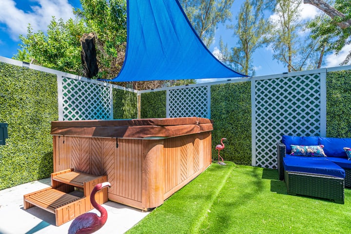 Sea Breeze Hideaway Jacuzzi, Ramp & Beach Flkeys! - Key Largo