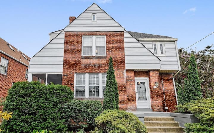 Family Friendly Home Dt Silver Spring Midterm Rent - Silver Spring, MD