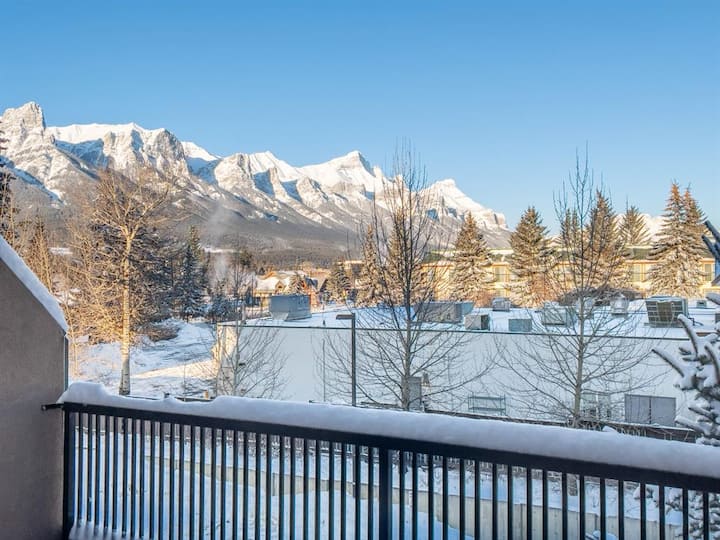 Combo Units | 2 Addresses | Sleeps Large Groups - Canmore