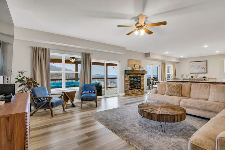 Beautiful Lake Views! Indoor/outdoor Pools! - Branson