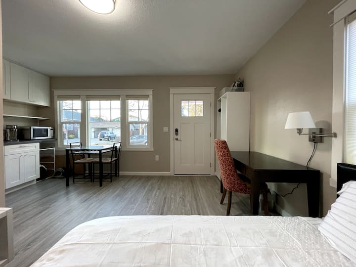 9f-daisy: Bright Studio Near Downtown San Jose - San José, CA