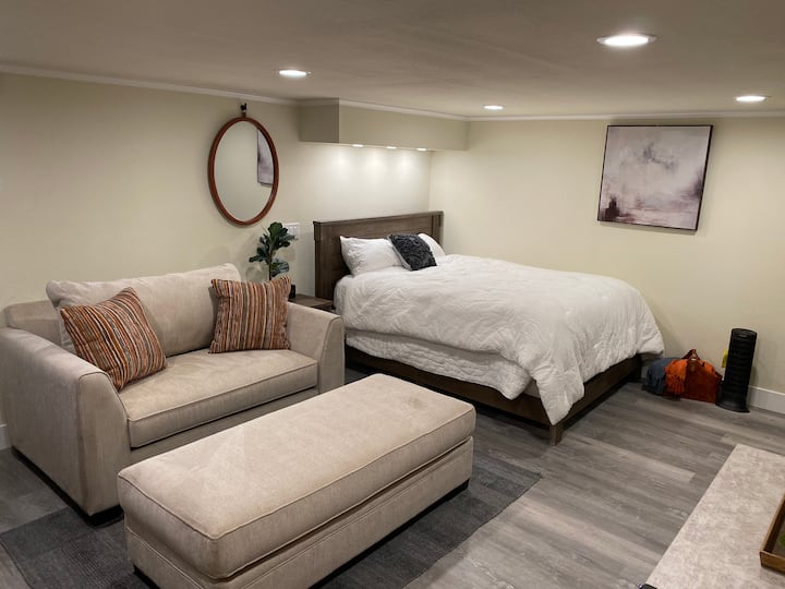 Beautiful & Large Garden Level Studio - Stockton, CA