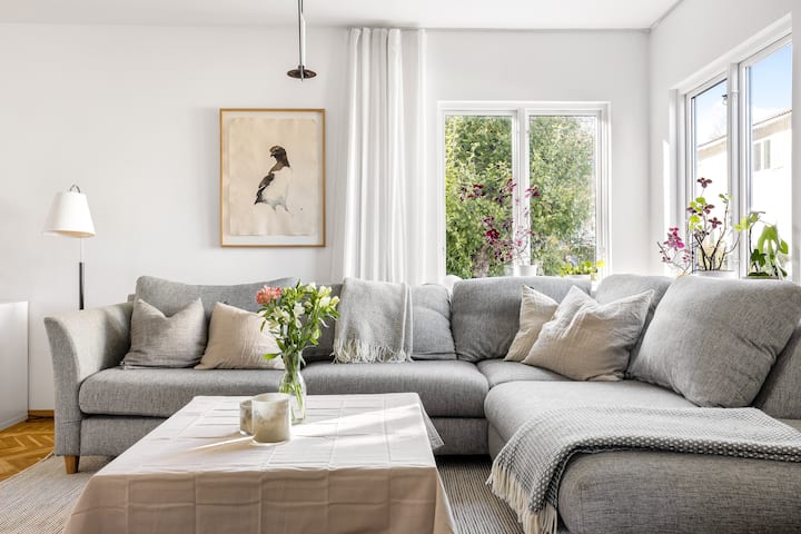 Trevlig Välplanerad Villa I Bästa Läge I Bromma - Stockholm