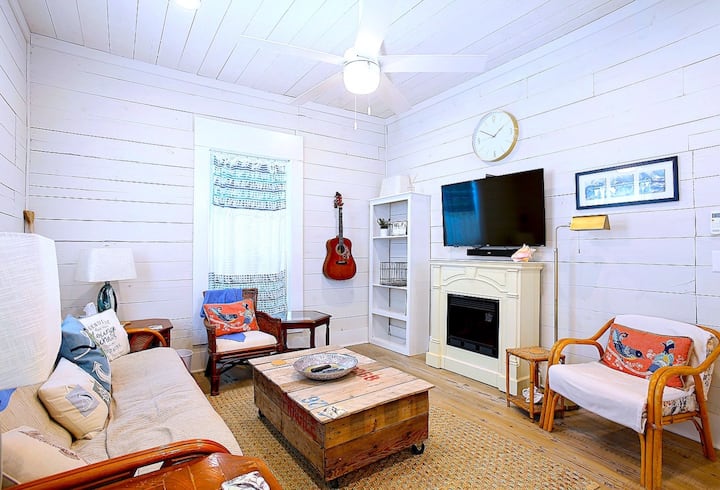 Aver Cottage -Charming And Peaceful 2 Bed/2 Bath - Galveston