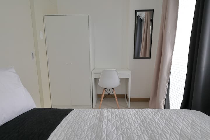 Lovely 1-bedroom Condo With Pool And Wifi - Las Piñas
