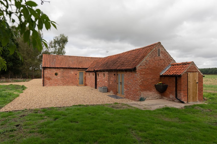 Beautiful Barn Conversion Nestled In Woodland - Nottinghamshire