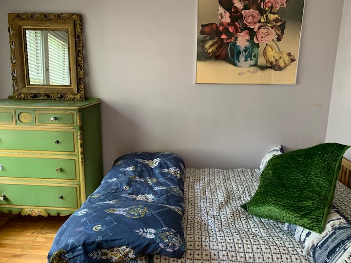 Lovely Room Close To Boston With Parking - Newton, MA