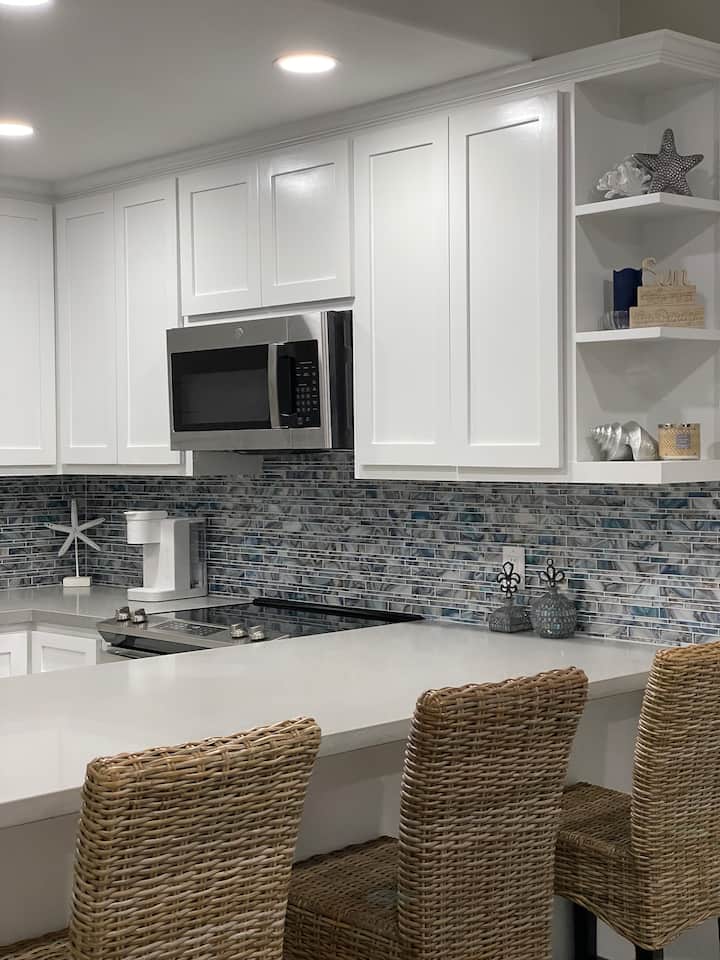 Seaside Paradise – 2br+loft 1 Min Walk To Beach - South Padre Island, TX