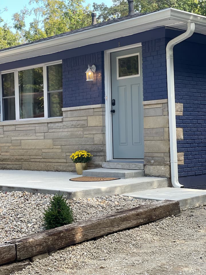 Short Walk To Iu Stadium, Modern And Cozy - Bloomington, IN