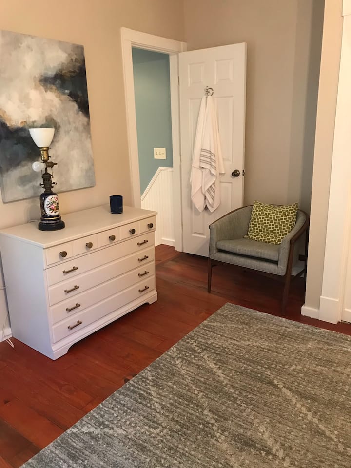 Private Ensuite With Separate Entrance And Parking - Hillsborough, NC