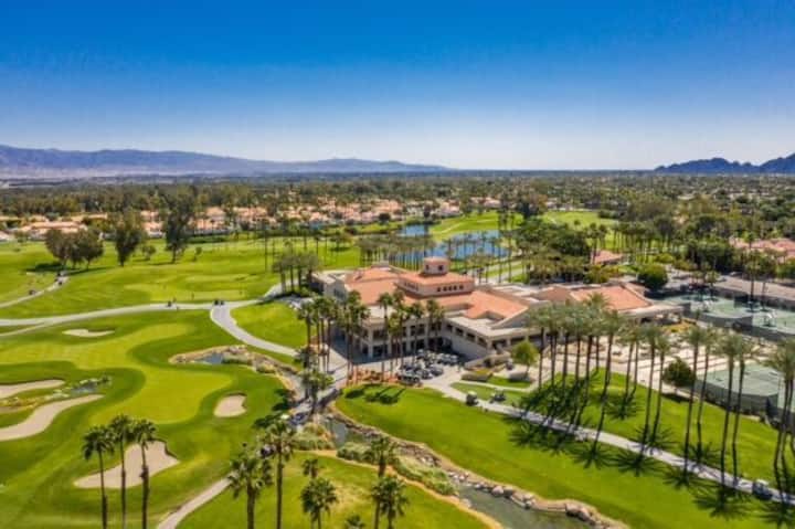 Spacious♥︎bright View/pools/tennis/gym/pickleball - Palm Desert, CA